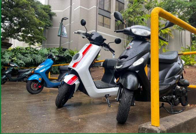 Mopeds Everywhere in Mānoa – The Mānoa Mirror